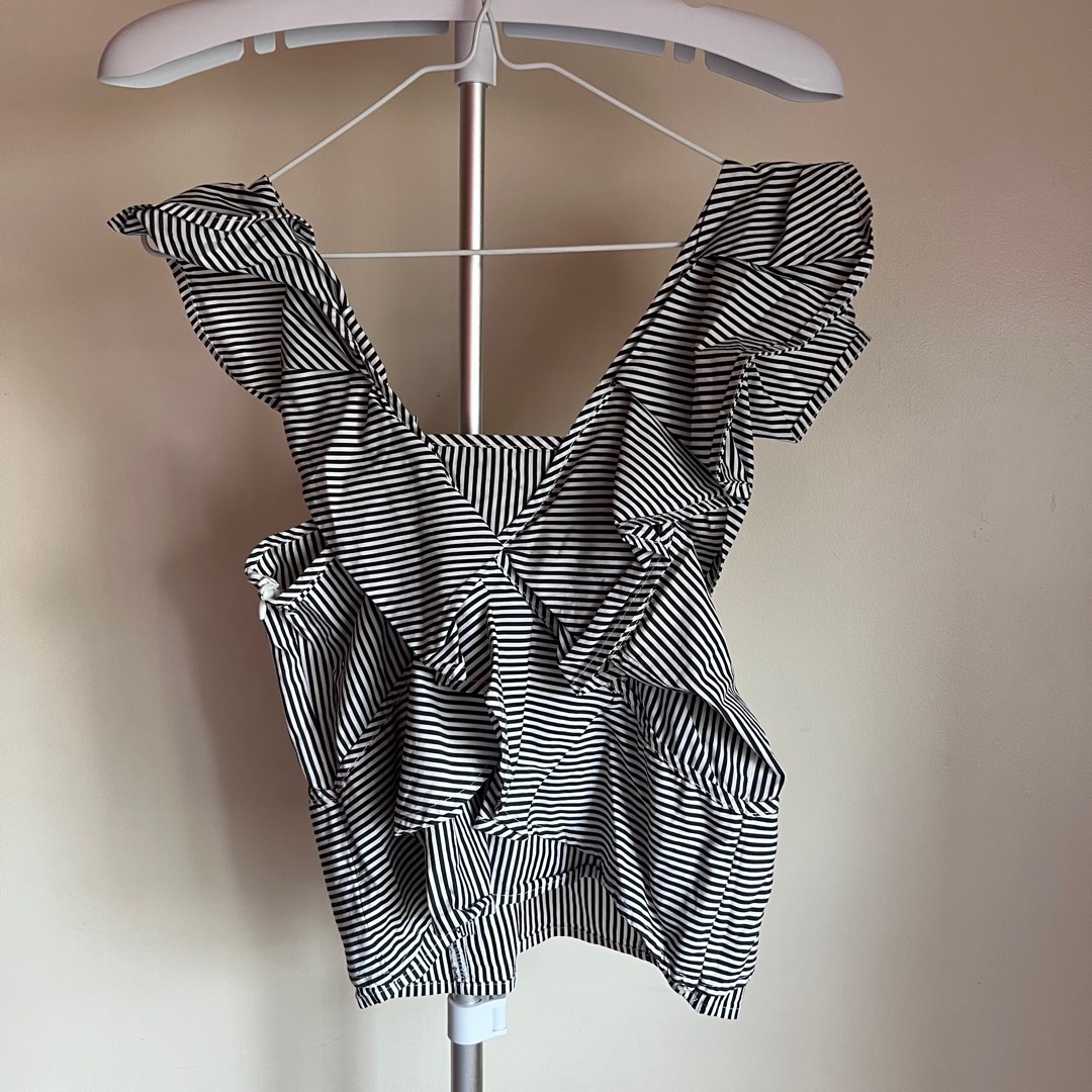 Chic Black and White Structured Top, Women's Fashion, Tops, Sleeveless ...