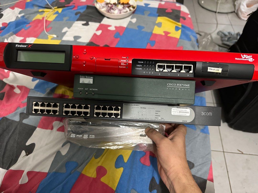 Cisco PIX 506E firewall , watchgurad T1 AE4 firewall , 3 com 24 port ...