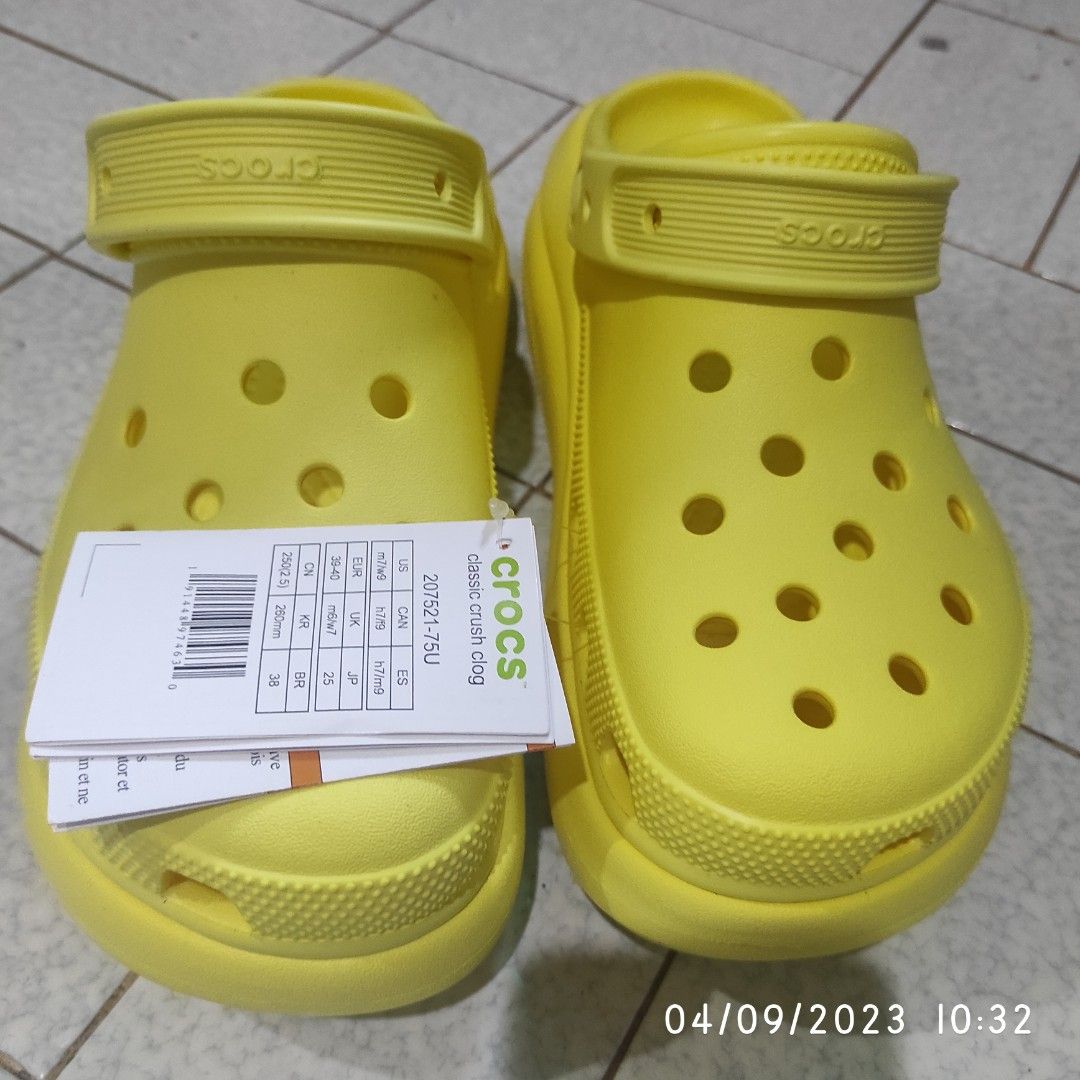 Crocs original warna lime, Fesyen Wanita, Sepatu di Carousell