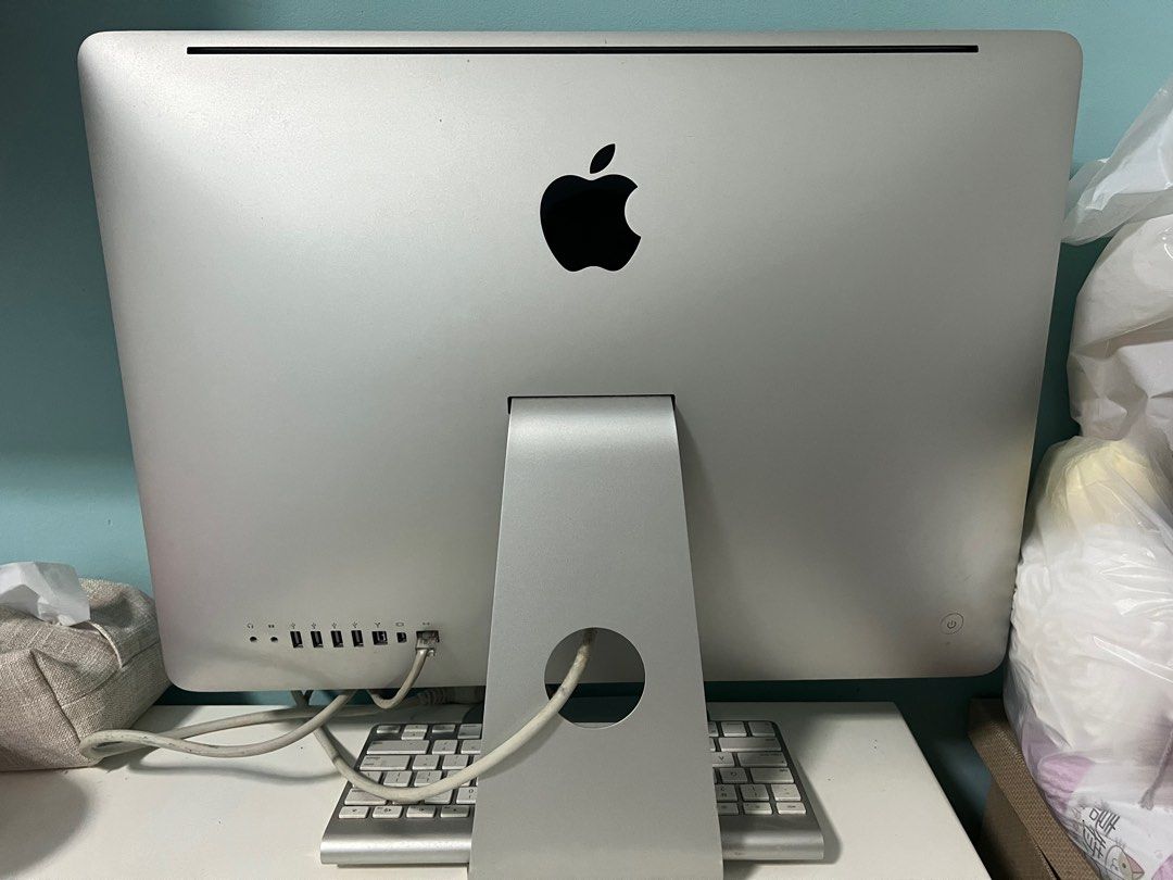 iMac (21.5-inch, Mid 2010), Computers & Tech, Desktops on Carousell