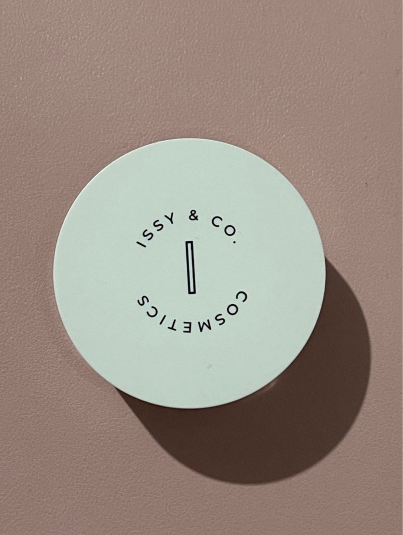 Issy & Co. Weightless Loose Powder in Radiant Finish, Beauty & Personal ...