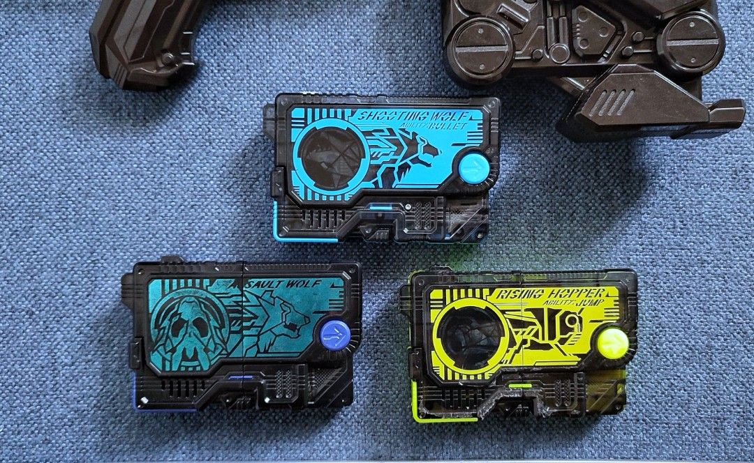 Kamen Rider DX Aims Shot Riser & Progrise Keys, Hobbies & Toys, Toys ...