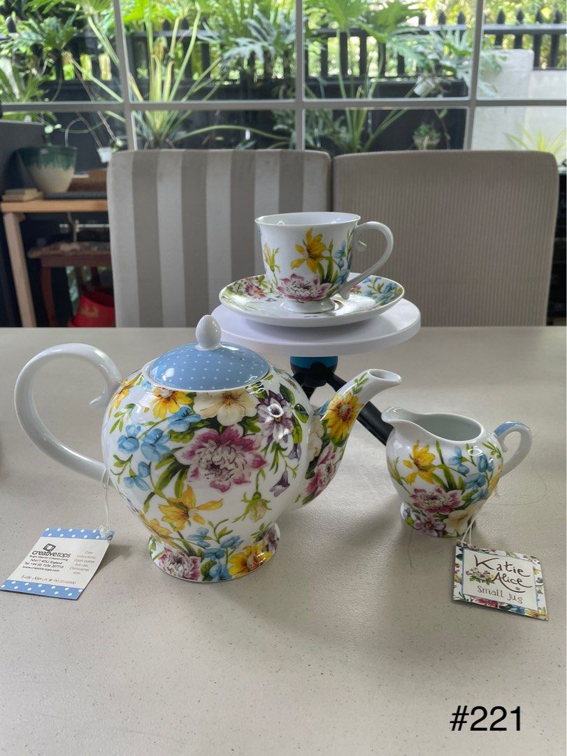 Katie Alice Set (creamer/milk jug, tea cup and saucer, 6 cup tea pot ...