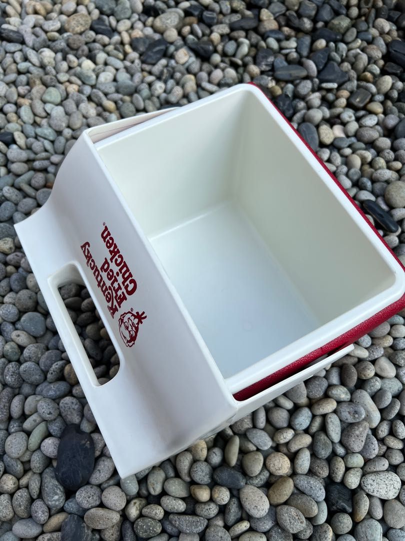 KFC x Igloo ice box, Hobbies & Toys, Memorabilia & Collectibles ...