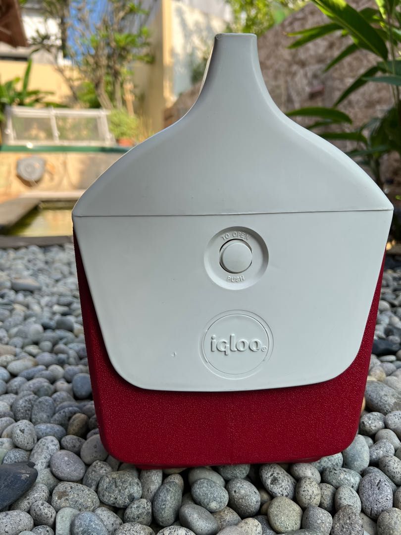 KFC x Igloo ice box, Hobbies & Toys, Memorabilia & Collectibles ...