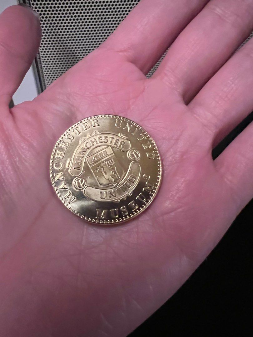 Manchester United Commemorative Token Coin, Hobbies & Toys, Memorabilia ...