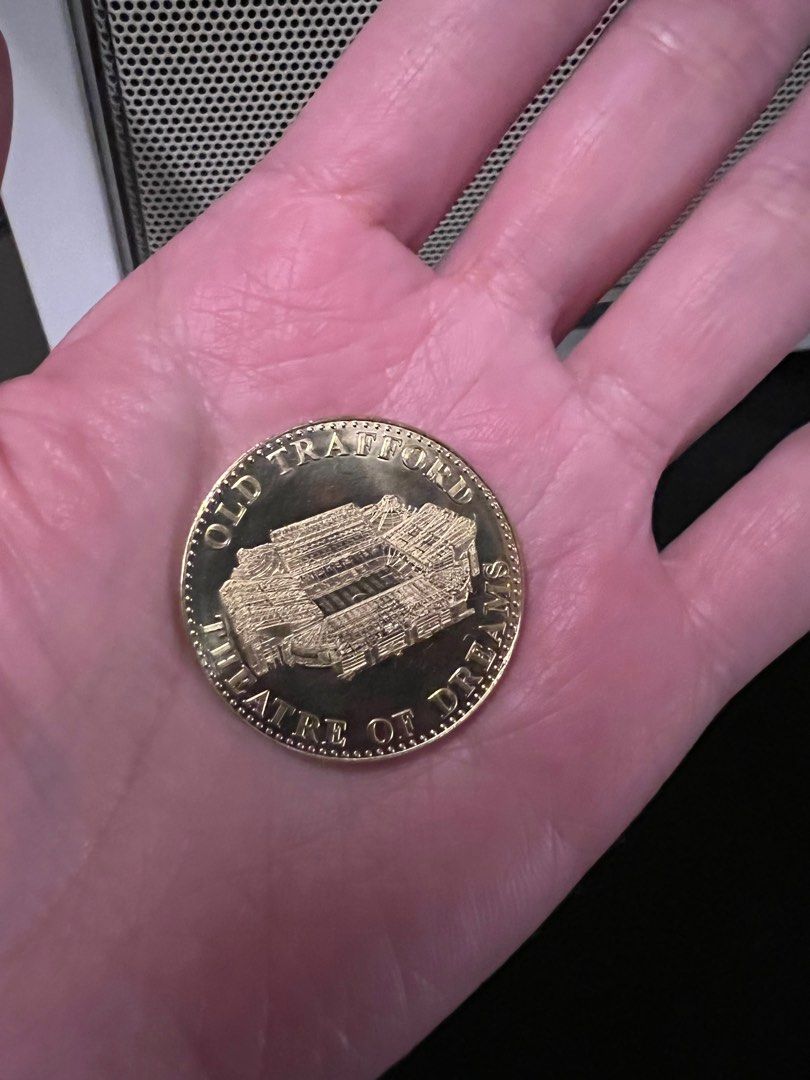 Manchester United Commemorative Token Coin, Hobbies & Toys, Memorabilia ...