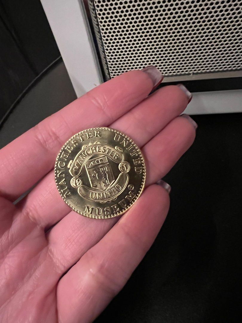 Manchester United Commemorative Token Coin, Hobbies & Toys, Memorabilia ...
