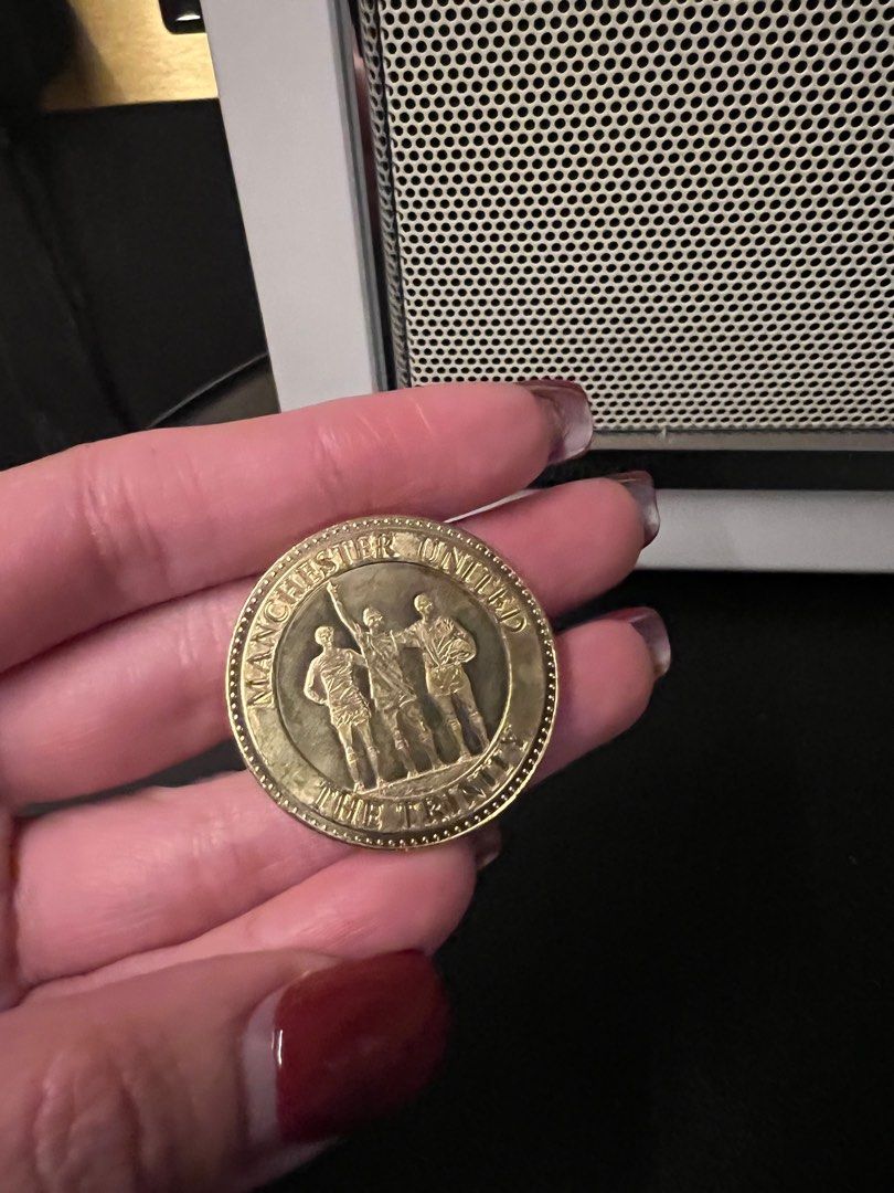 Manchester United Commemorative Token Coin, Hobbies & Toys, Memorabilia ...