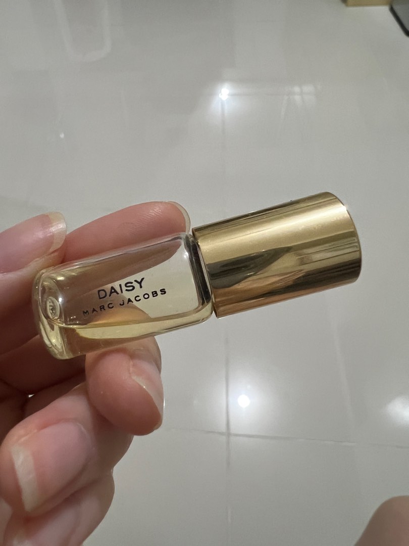 Marc Jacobs Daisy Mini Roll On Perfume, Beauty & Personal Care ...