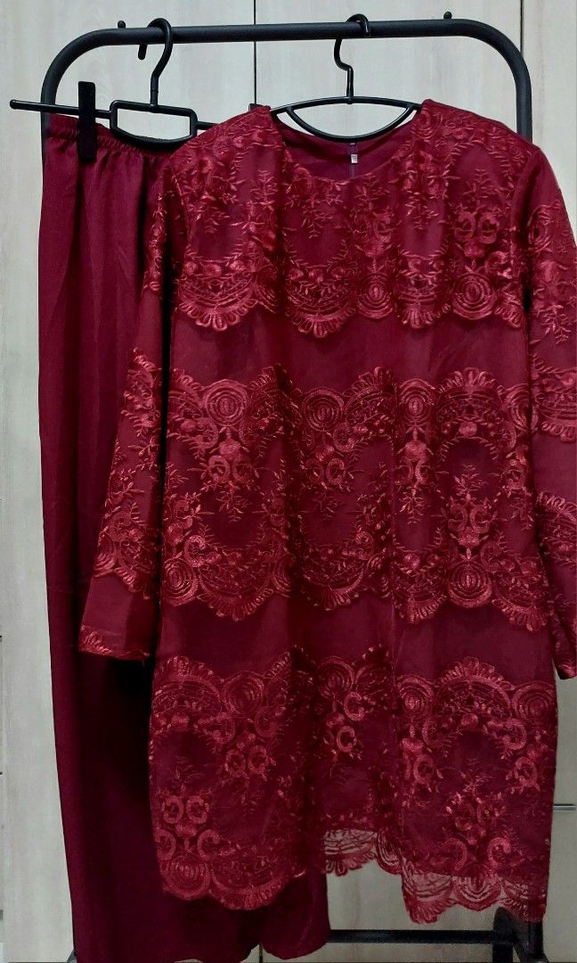 Maroon Lace Baju Kurung Set. Raya 2023., Women's Fashion, Muslimah ...