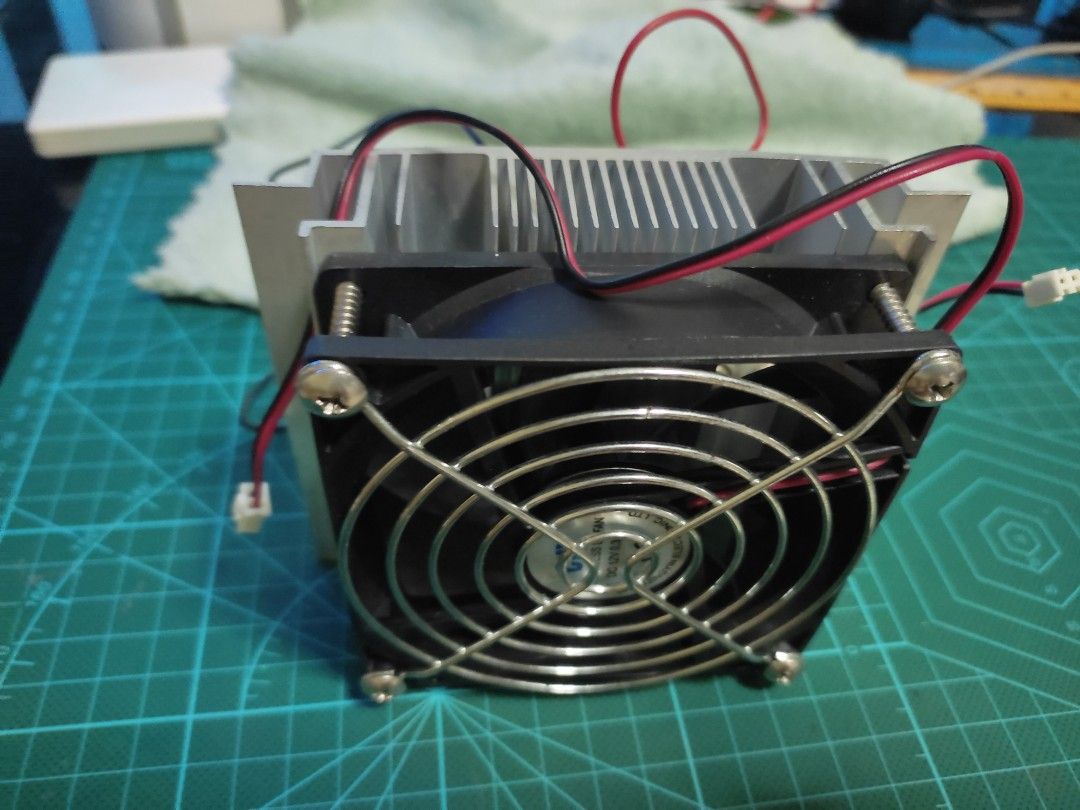 Mini Piezoelectric Cooler with Twin Fans, Computers & Tech, Parts ...