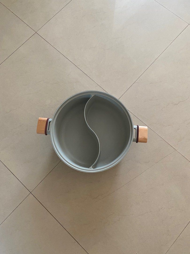 Non stick pot with Divider, Furniture & Home Living, Kitchenware ...