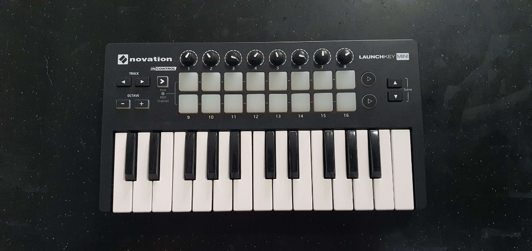 Novation Launchkey Mini Mk2, Hobbies & Toys, Music & Media, Musical ...