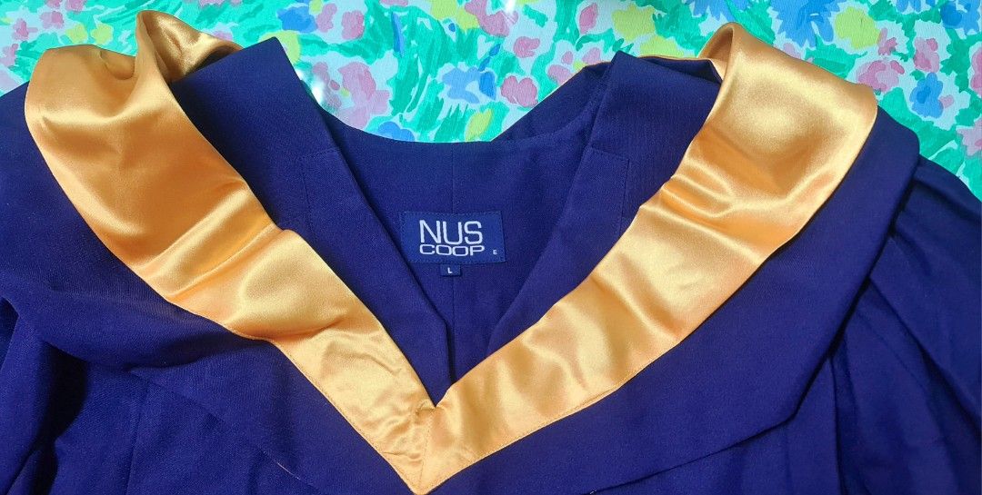 NUS Graduation Gown - Full Set, Men's Fashion, Coats, Jackets and ...