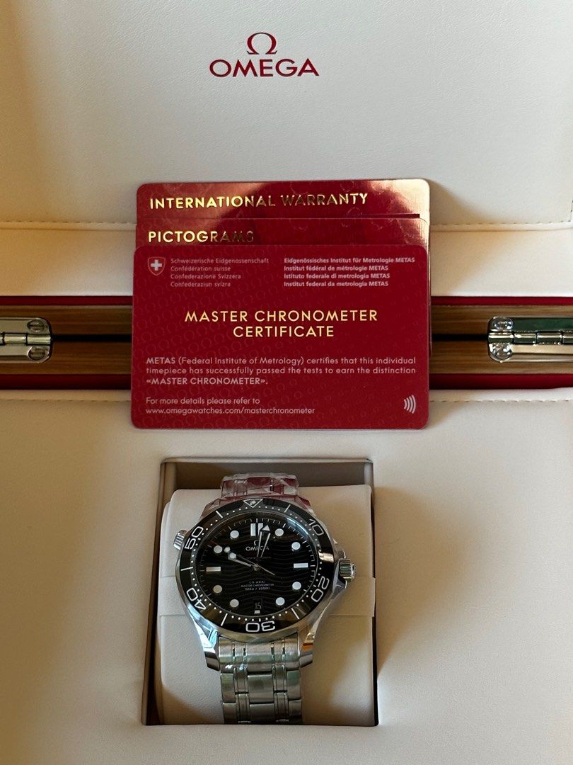 Omega Seamaster Diver 300m Black 42mm, Luxury, Watches on Carousell