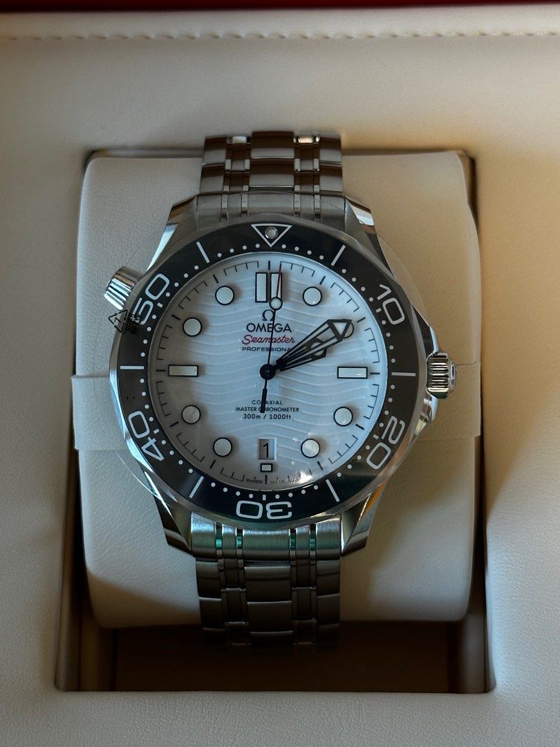 Omega Seamaster Diver 300m White 42mm, Luxury, Watches on Carousell