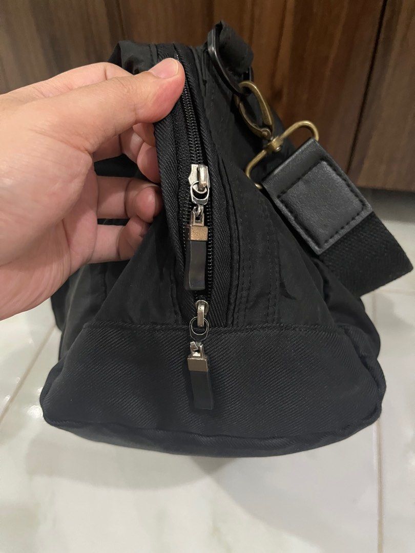 Preloved Uniqlo Small Duffle Bag Travel/Gym, Luxury, Bags & Wallets on ...