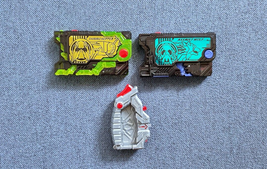 Kamen Rider Zero-One DX Shining Hopper & Assault Wolf Progrise Key With ...