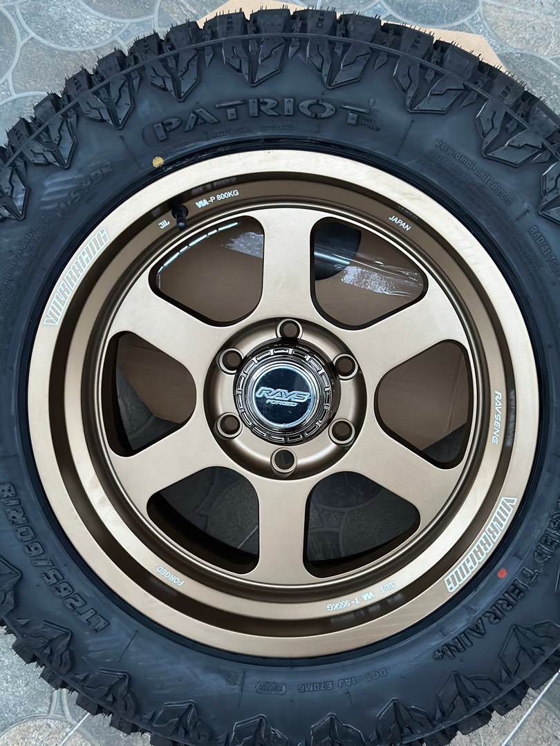 Rays Volk Racing TE37xt 18x9 0 offset 6x139.7 6 holes with tire, Car ...
