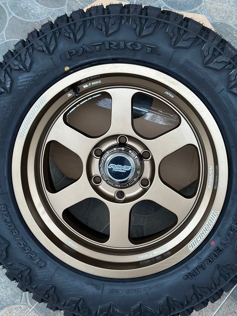 Rays Volk Racing TE37xt 18x9 0 offset 6x139.7 6 holes with tire, Car ...