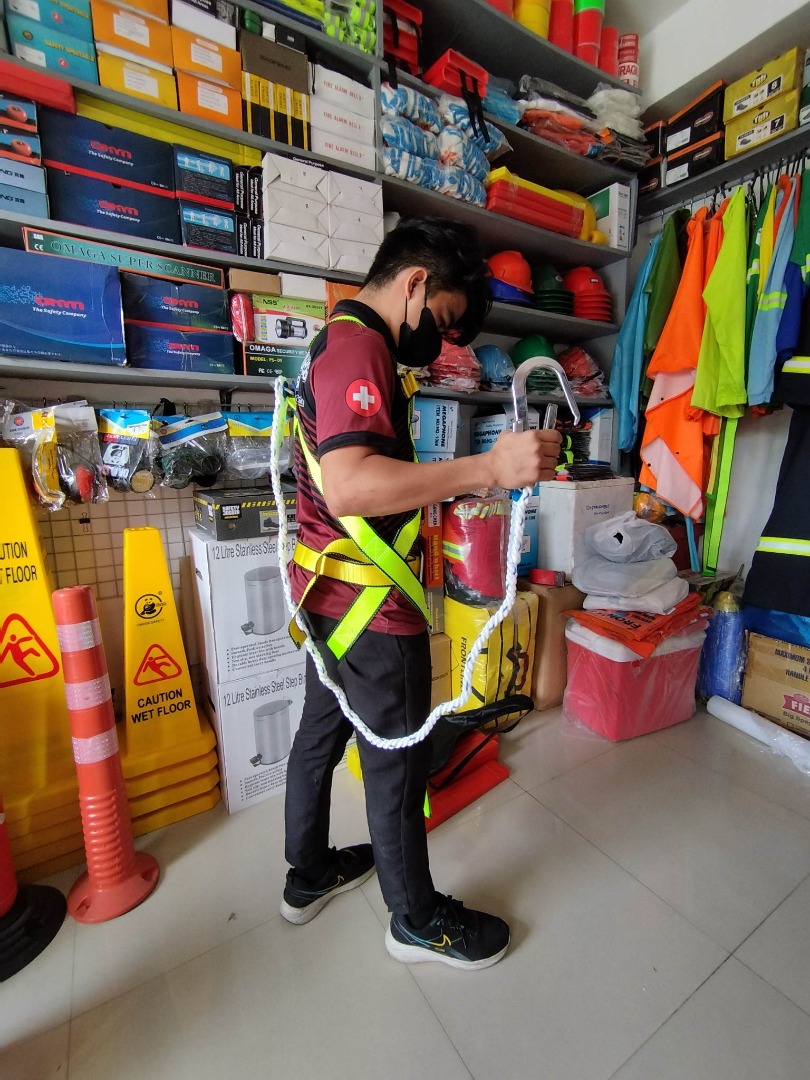 S12 Safety Full body HArness, Commercial & Industrial, Construction ...