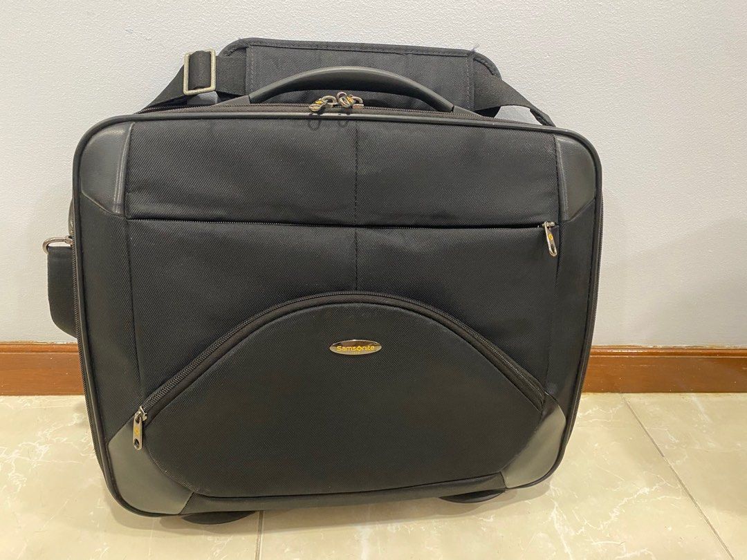 Samsonite briefcase, Men's Fashion, Bags, Briefcases on Carousell