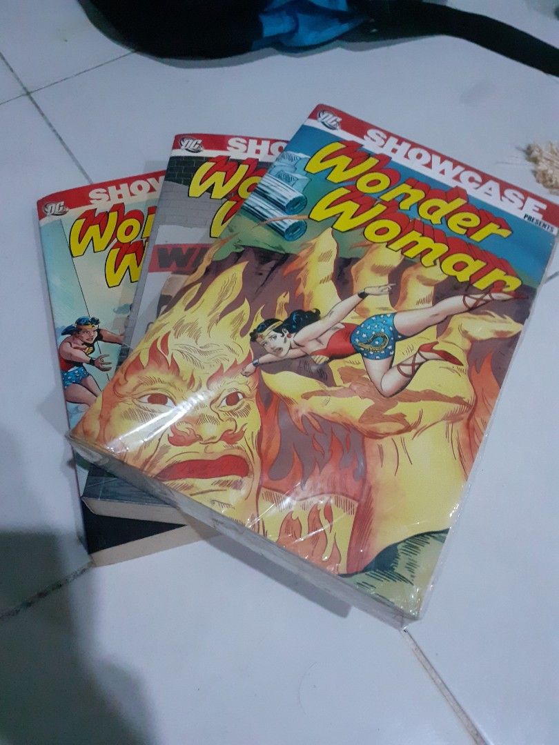 showcase presents wonder woman, Hobbies & Toys, Books & Magazines ...