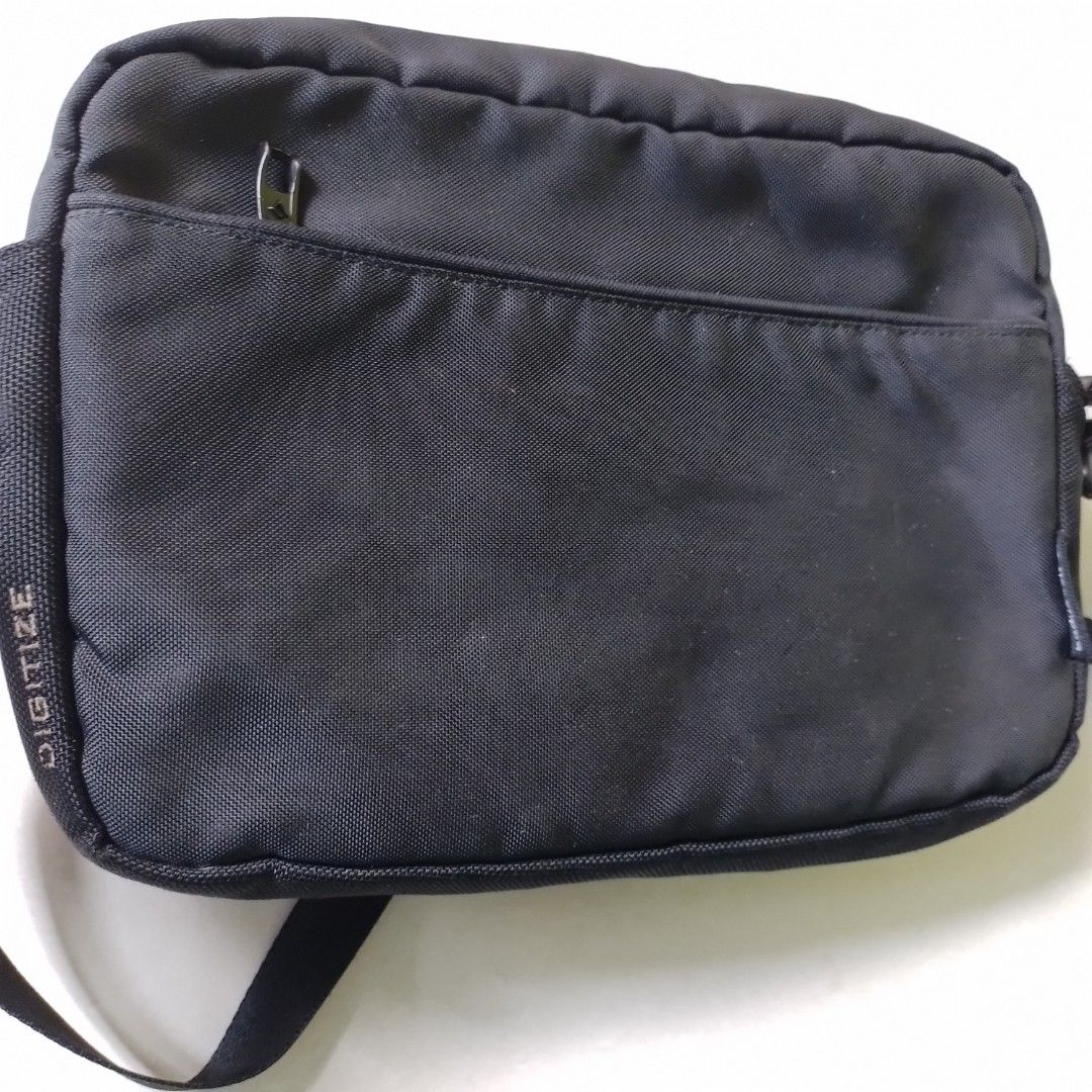 Tas Selempang Bodypack Digitize Original P 30 L 21, Fesyen Pria, Tas ...