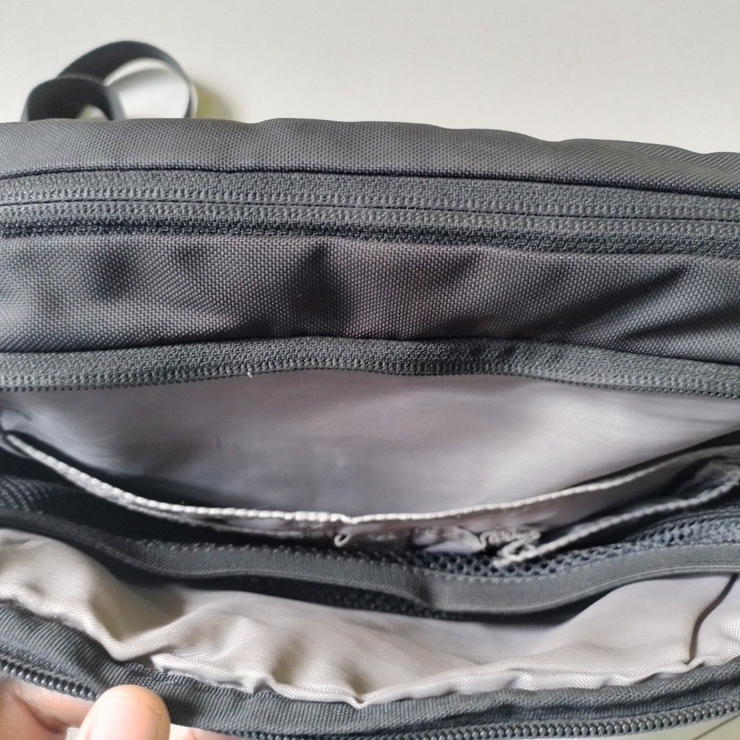 Tas Selempang Bodypack Digitize Original P 30 L 21, Fesyen Pria, Tas ...