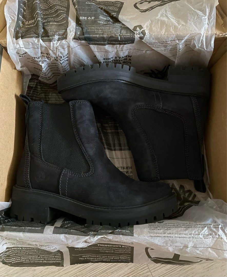 Timberland Lightweight Courmayeur Valley women Chelsea Boots in Black ...