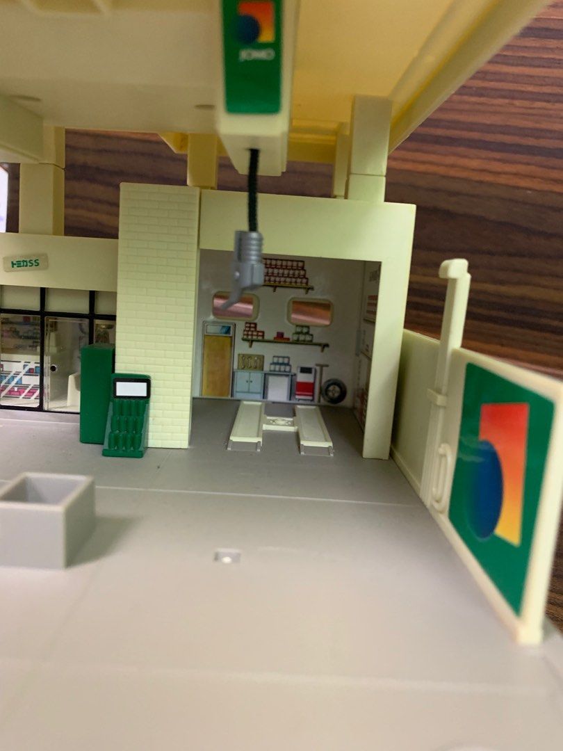 Tomy tomica Jomo Gas Station Diorama, Hobbies & Toys, Toys & Games on ...