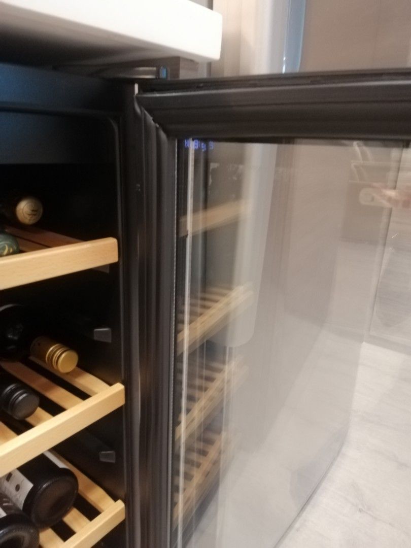 Vintec Wine Chiller, TV & Home Appliances, Kitchen Appliances, Wine ...