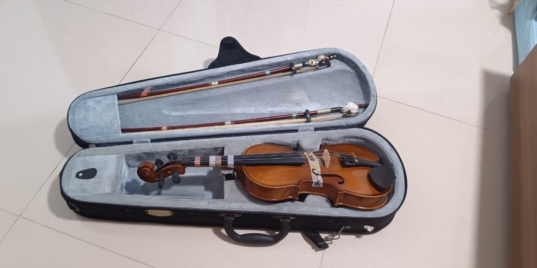 Violin synwin 1/2, Hobbies & Toys, Music & Media, Musical Instruments on Carousell