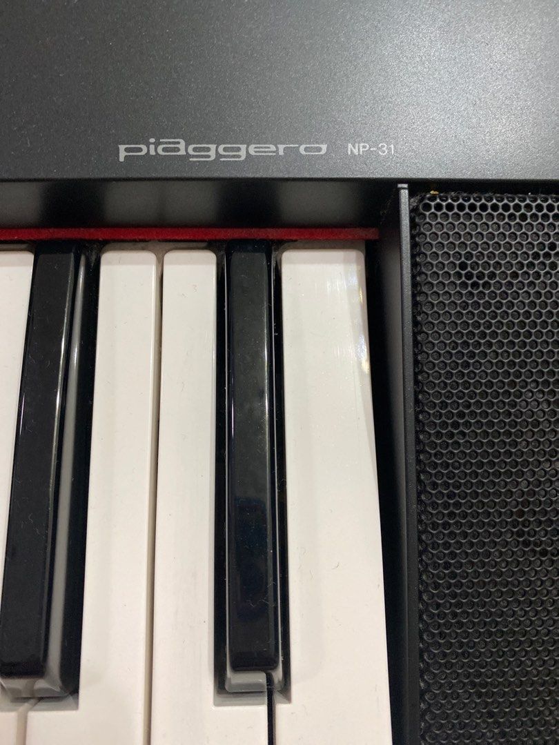 Yamaha Piaggero NP31 76-Key Lightweight Compact Portable Keyboard ...