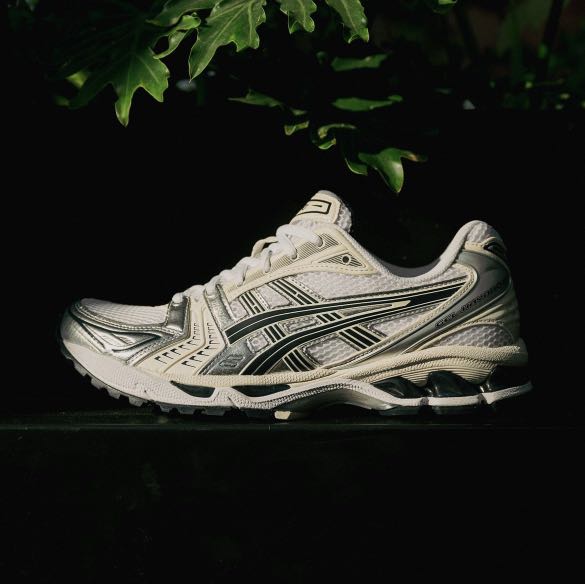 Asics Gel Kayano 14 Cream Midnight, 男裝, 鞋, 波鞋 - Carousell