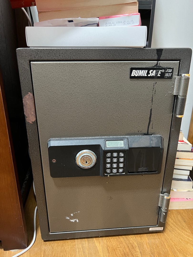 BUMIL SAFE ESD-103T in good condition, Furniture & Home Living ...
