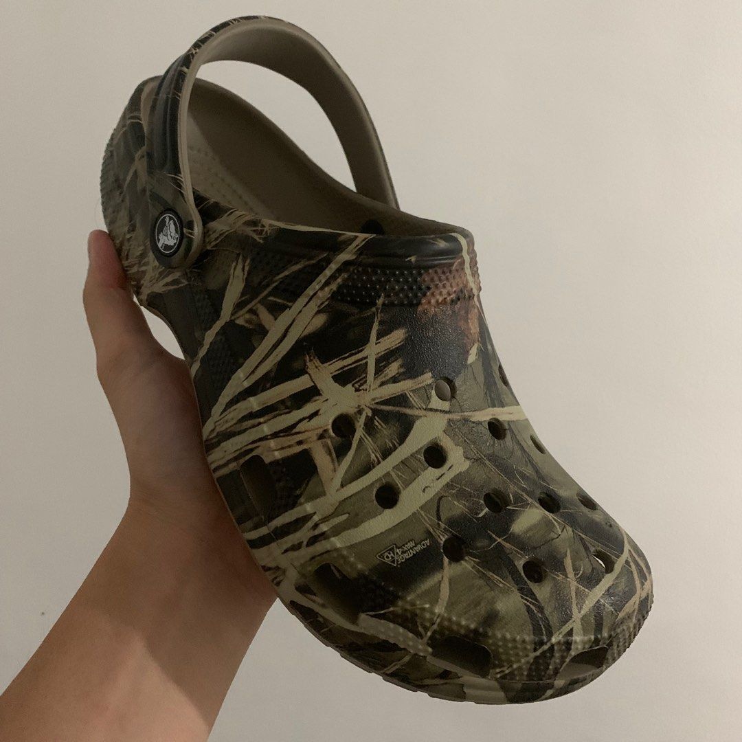 Crocs x Real Tree Classic Clogs size 10M on Carousell