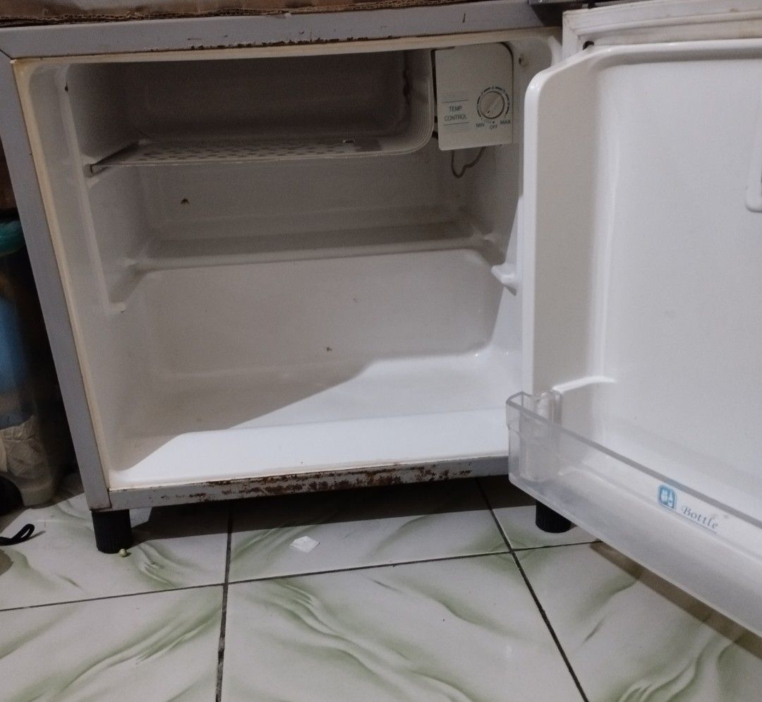 Dijual Kulkas mini Glacio, Elektronik, Lainnya di Carousell
