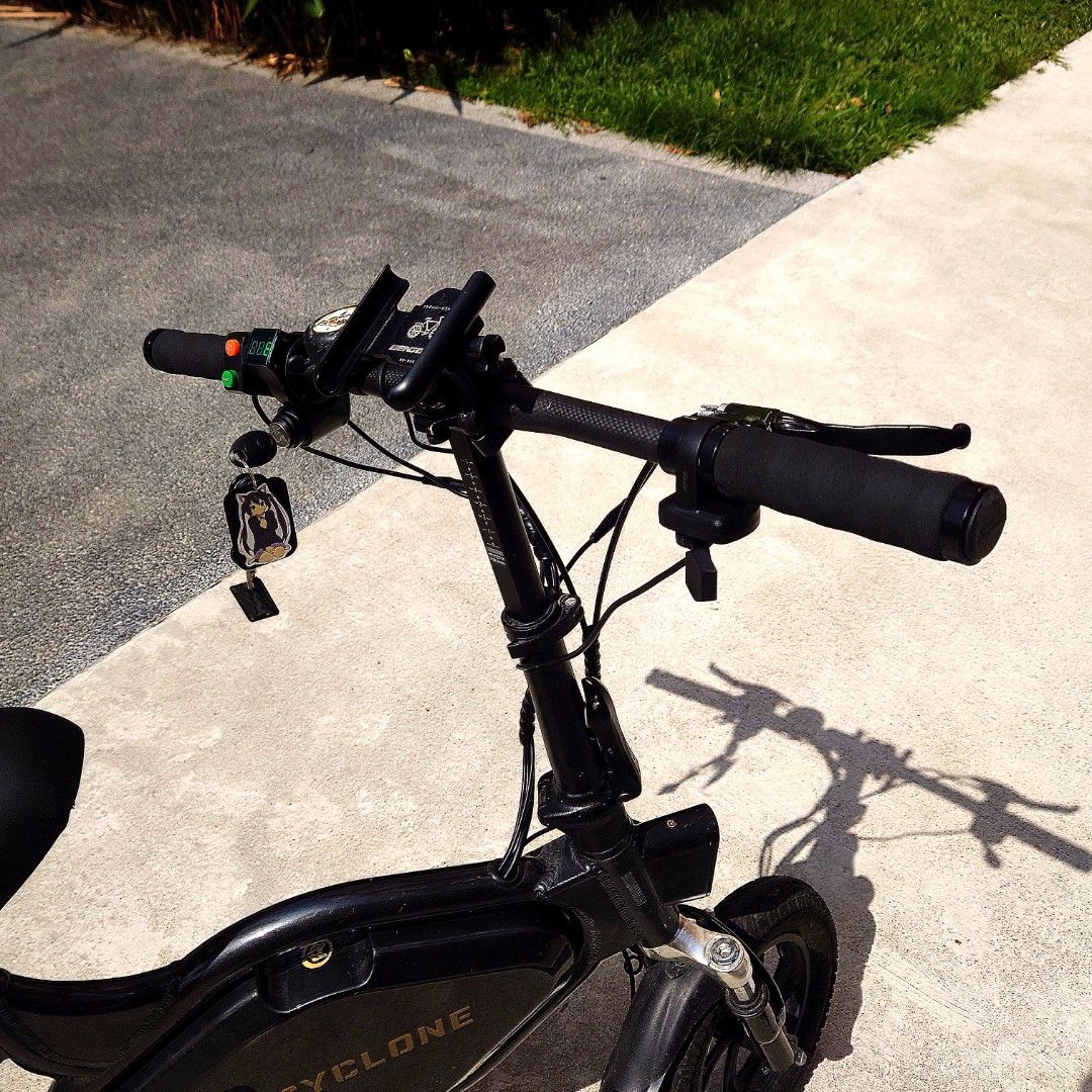 Electrowolf Cyclone E-scooter electric scooter bike bicycle stock ...