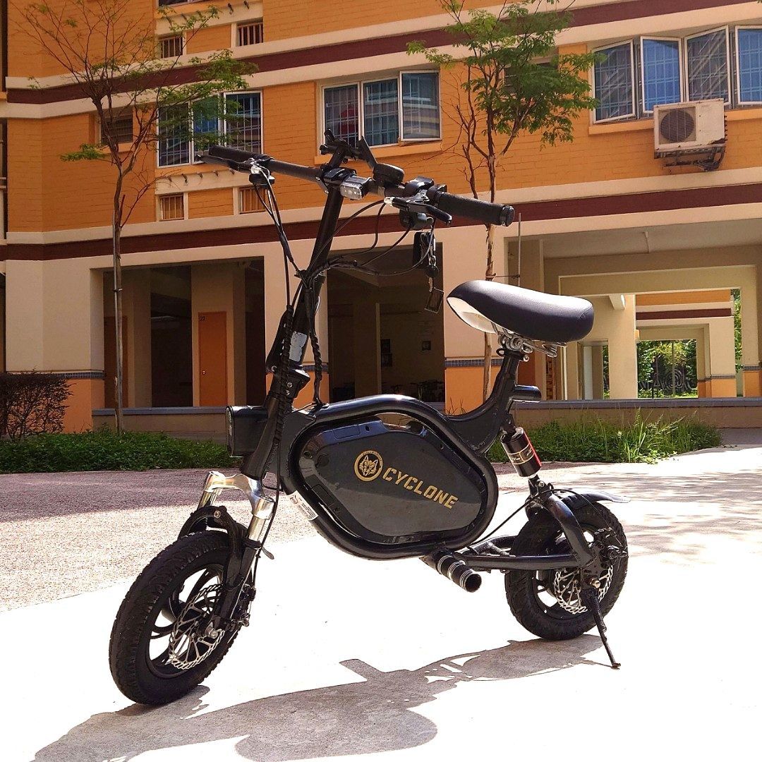 Electrowolf Cyclone E-scooter electric scooter bike bicycle stock ...