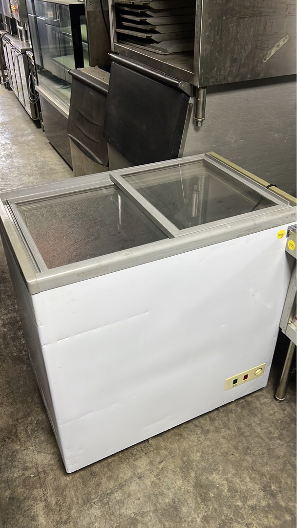 (Free delivery and warranty) 3 ft chest freezer / ice box/ ice cream ...