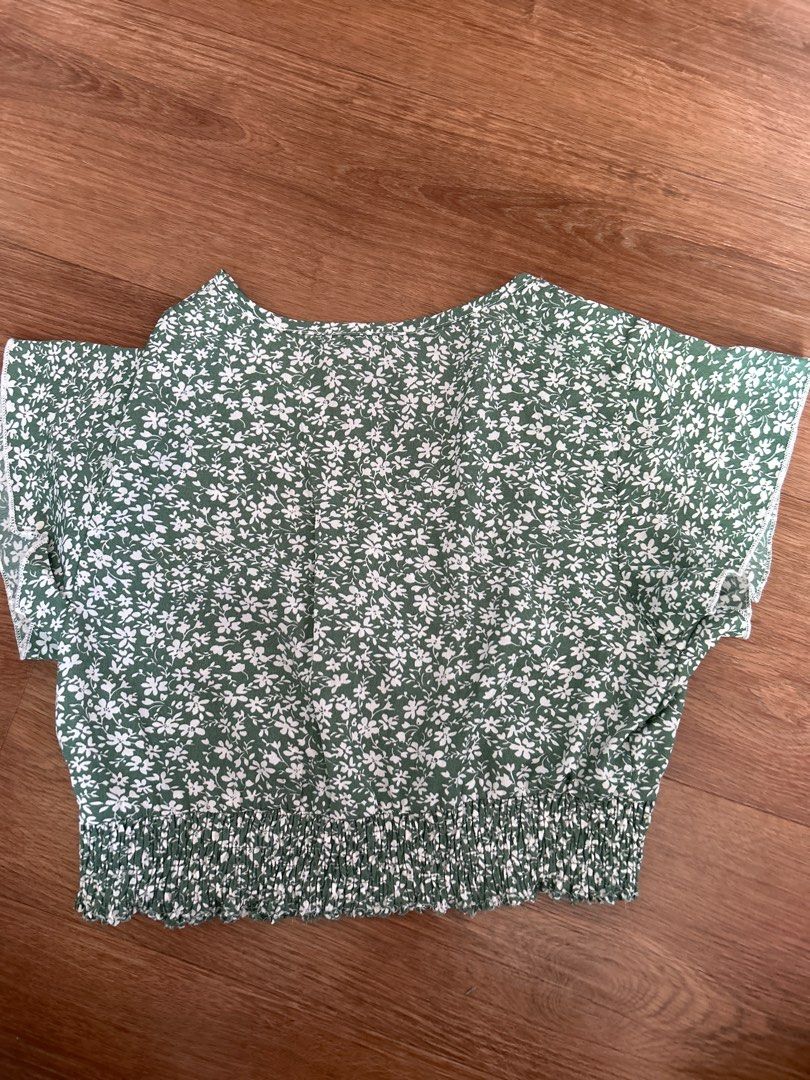 Green Floral Crop Top, Women's Fashion, Tops, Blouses on Carousell