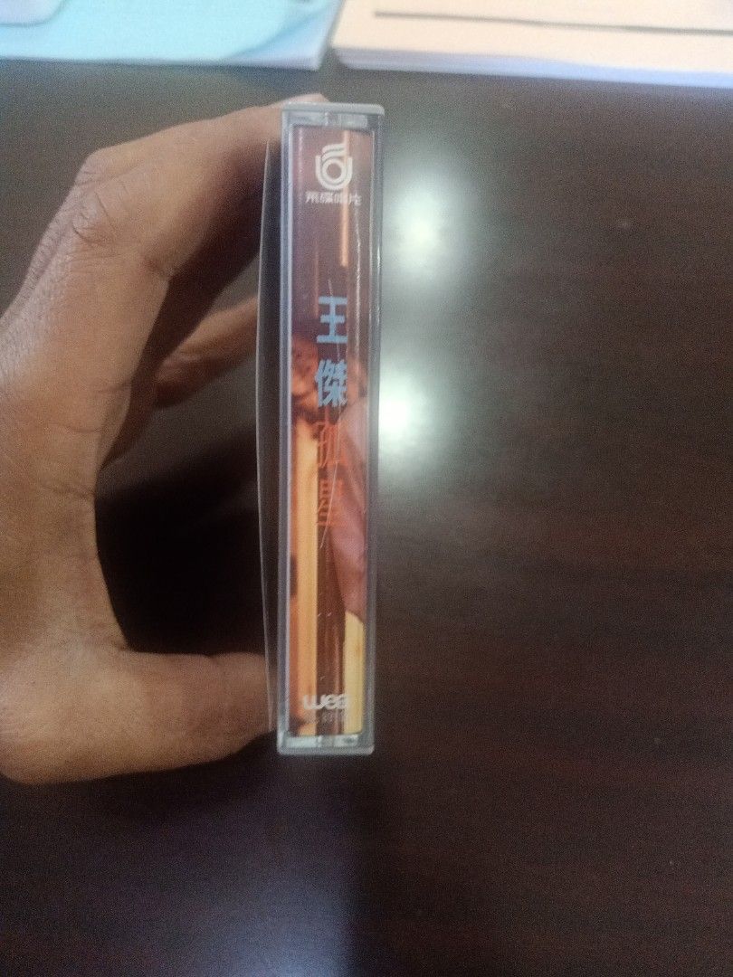 kaset lama cina hong kong - dave wang 1989, Hobbies & Toys, Music & Media, CDs & DVDs on Carousell