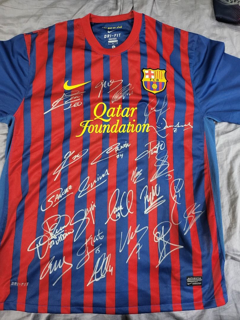 TEAM SIGNED FC Barcelona 2011-12 HOME KIT w/ COA , Hobbies & Toys ...