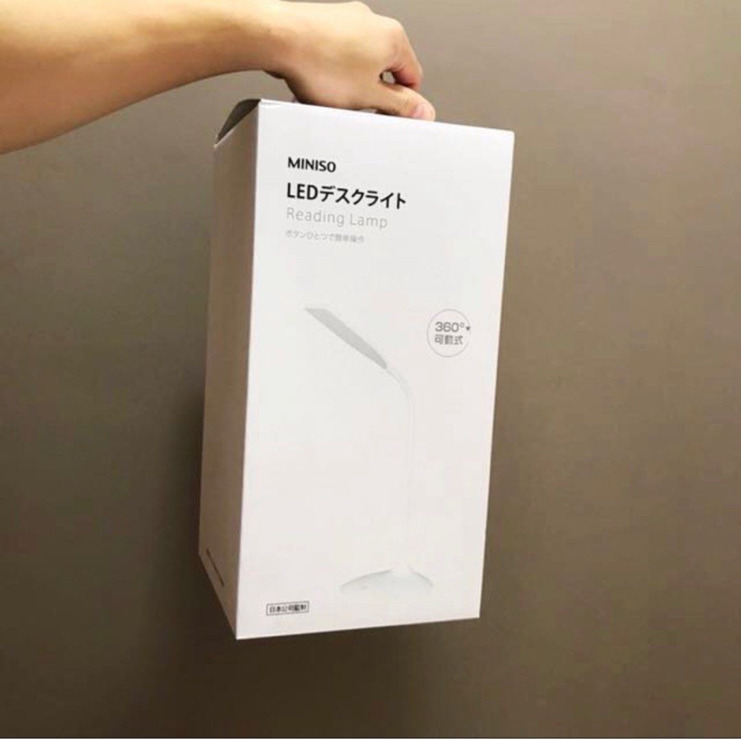 Miniso 可旋轉座枱閲讀橙 Reading Lamp, 傢俬＆家居, 燈飾及風扇, 燈飾 - Carousell