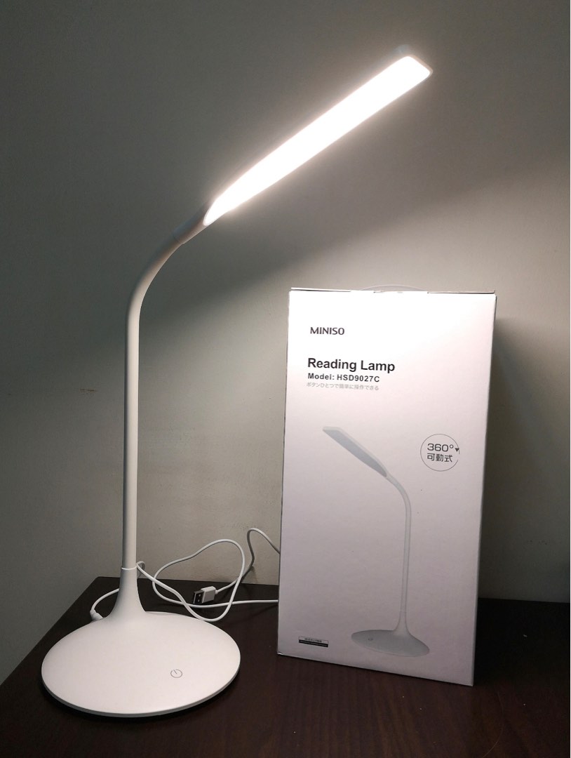 Miniso 可旋轉座枱閲讀橙 Reading Lamp, 傢俬＆家居, 燈飾及風扇, 燈飾 - Carousell