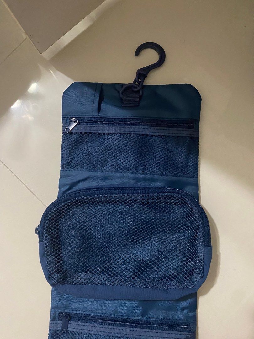 Muji - Hanging Case Toiletries with detachable pouch, Hobbies & Toys ...