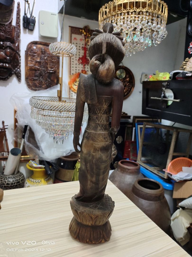 Patung Kayu Wanita Adat Bali Kuno Jadul Antik, Antik, Pajangan di Carousell