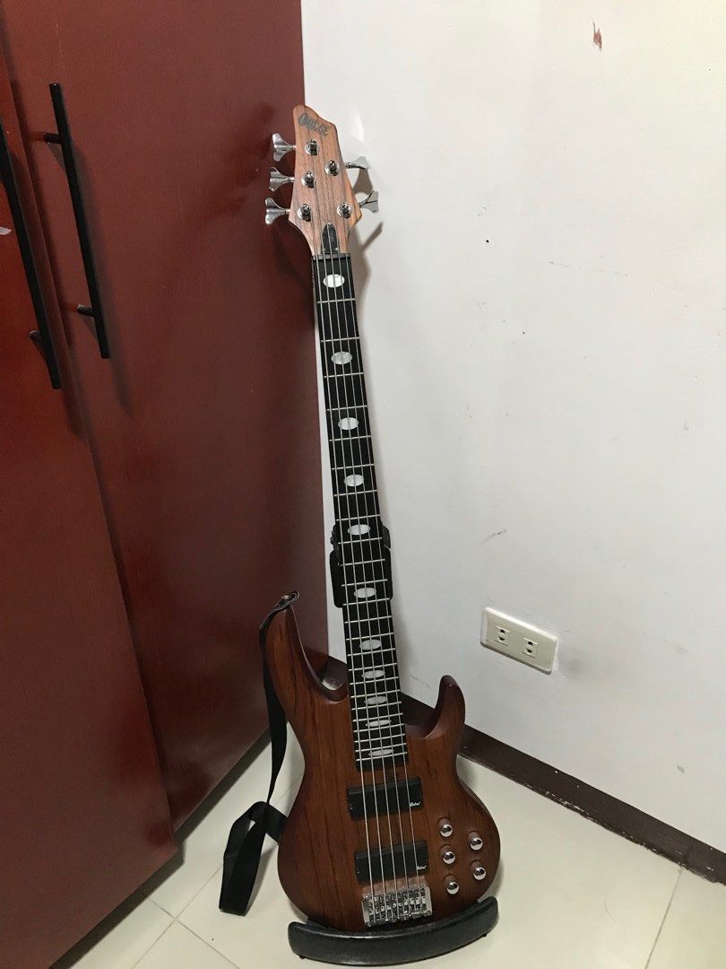 Pulse Precision Bass Guitar with Active pickup 5 strings, Hobbies ...